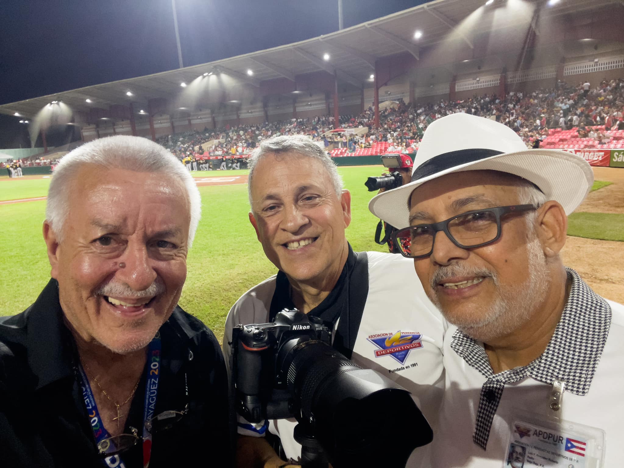 La cubierta deportiva por Robert Rivera no se limita al juego… – La voz ...