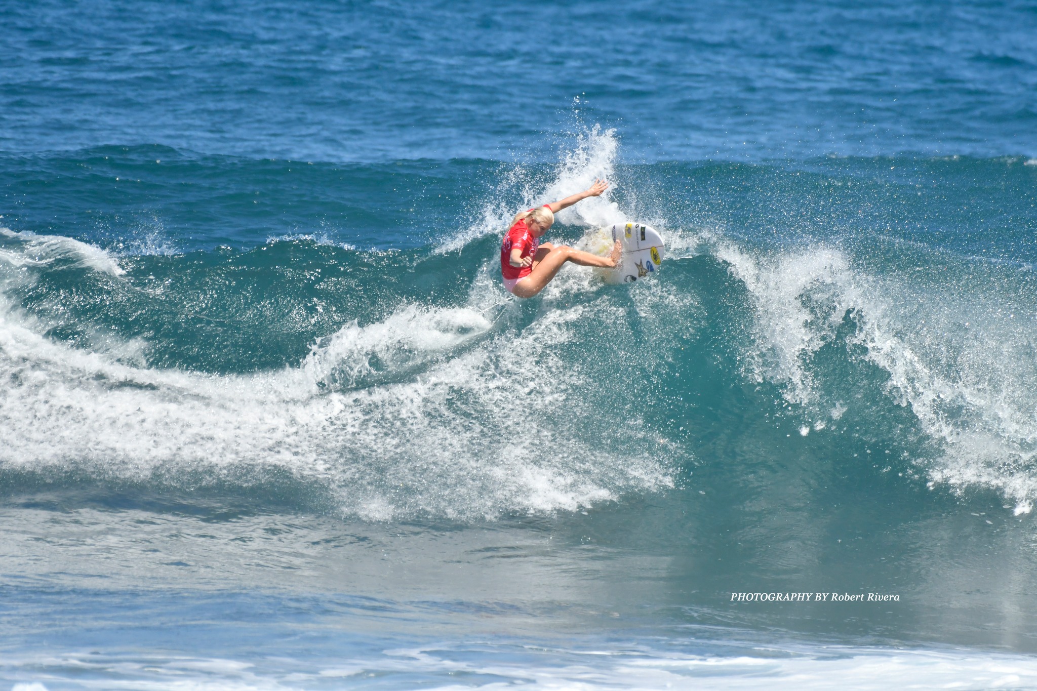 La extraordinaria labor de Robert Rivera en el torneo de surfing Mundial en Arecibo – La voz ...