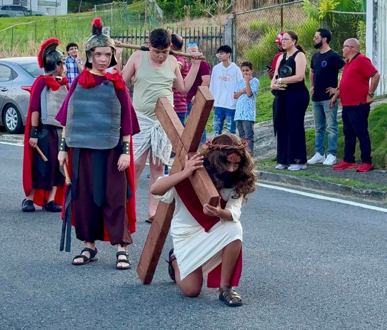 Via Crucis representado por niños en Almirante Sur (Almirante News ...