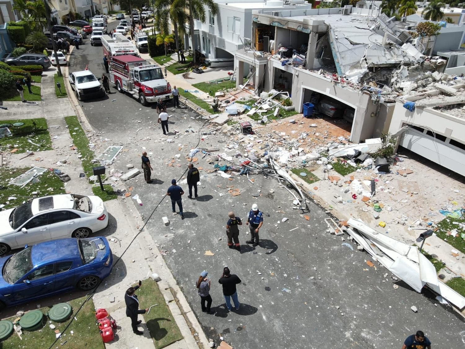 En la escena de la destrucción por explosión de gas en Encantada ...